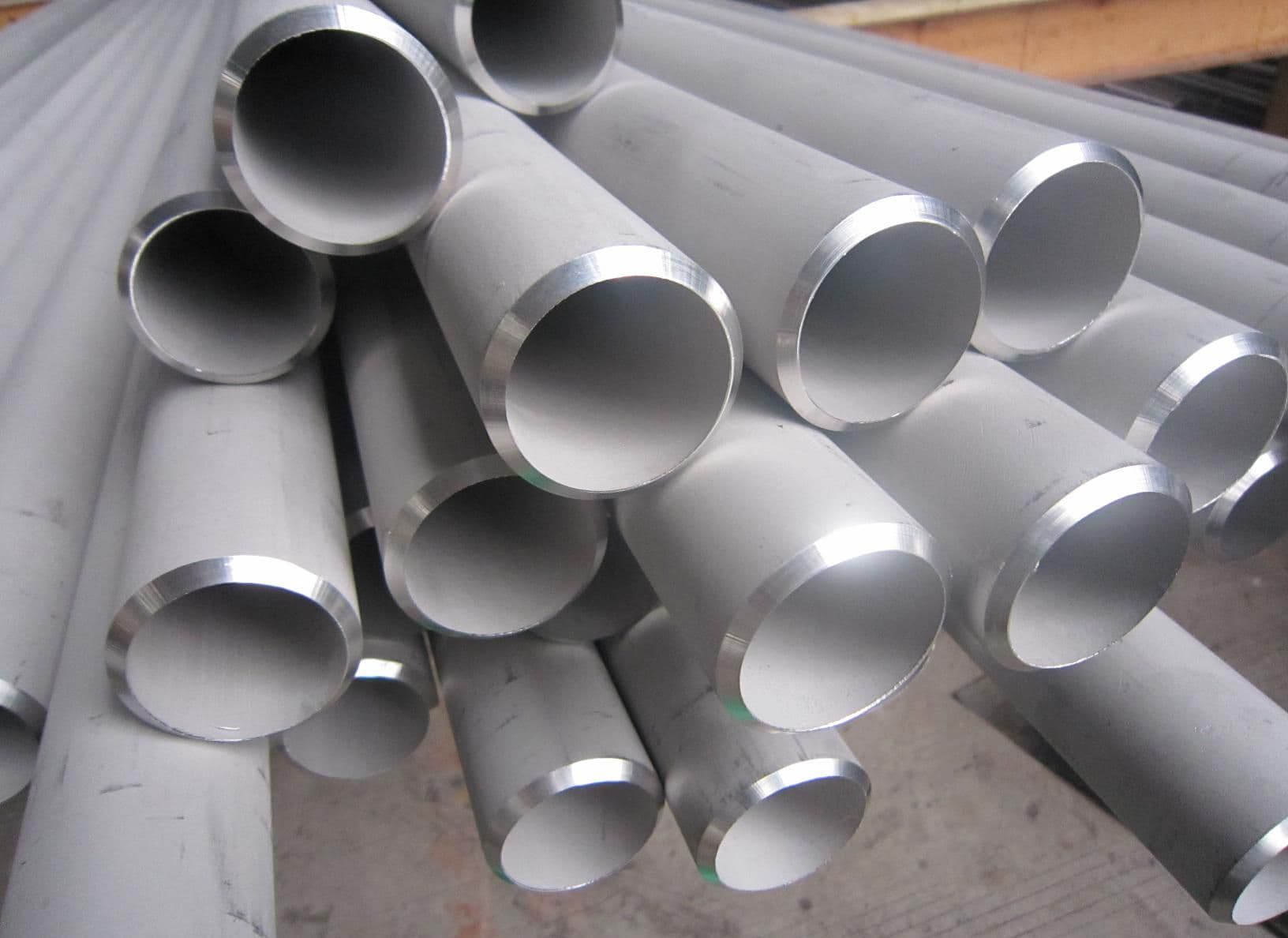 301 vs 304 Stainless Steel: The Difference Explained | MachineMFG