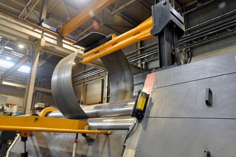 Master the Working Principle of 3-Roll Bending Machines | MachineMFG