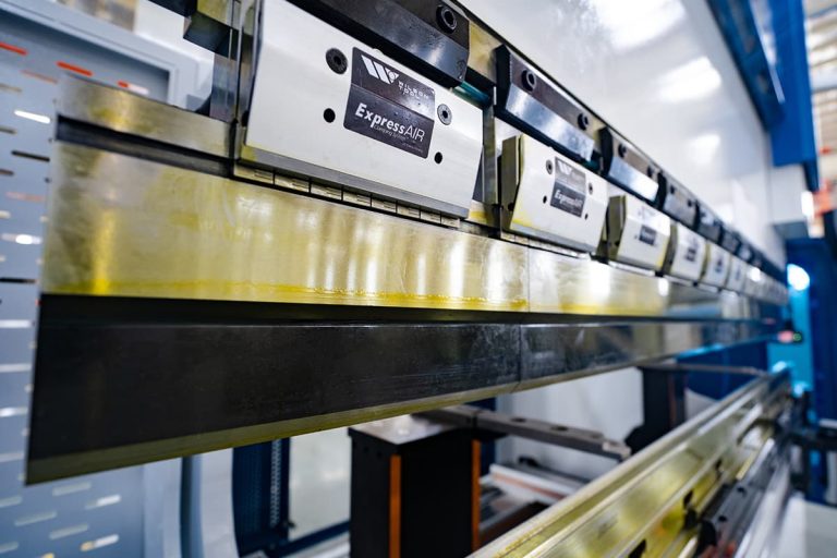 Press Brake Hydraulic System Explained (diagram) | MachineMFG